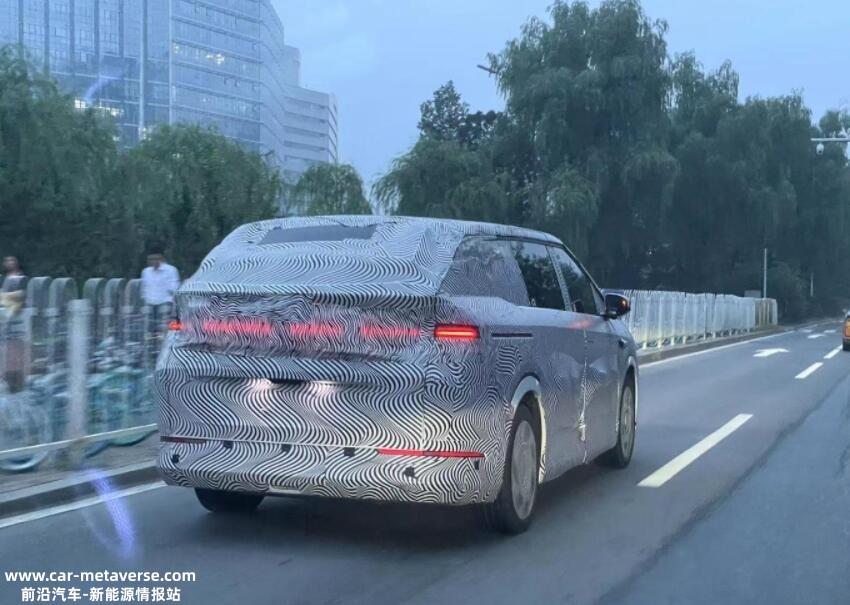 小鹏MPV X9路试伪装谍照曝光-CarMeta